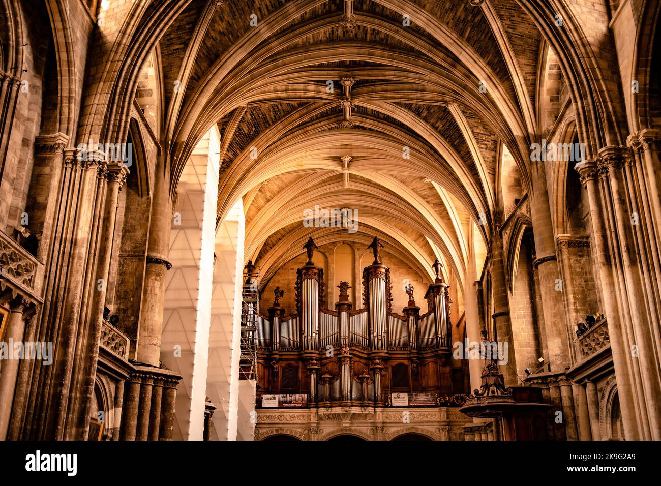 Bordeaux Cathedral, Roman Catholic Saint Andrew church Stock Photo - Alamy