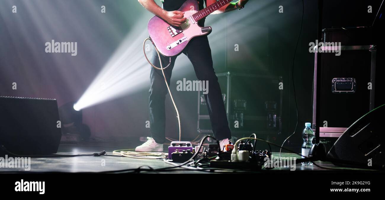 Spotlight stage playing hi-res stock photography and images - Alamy