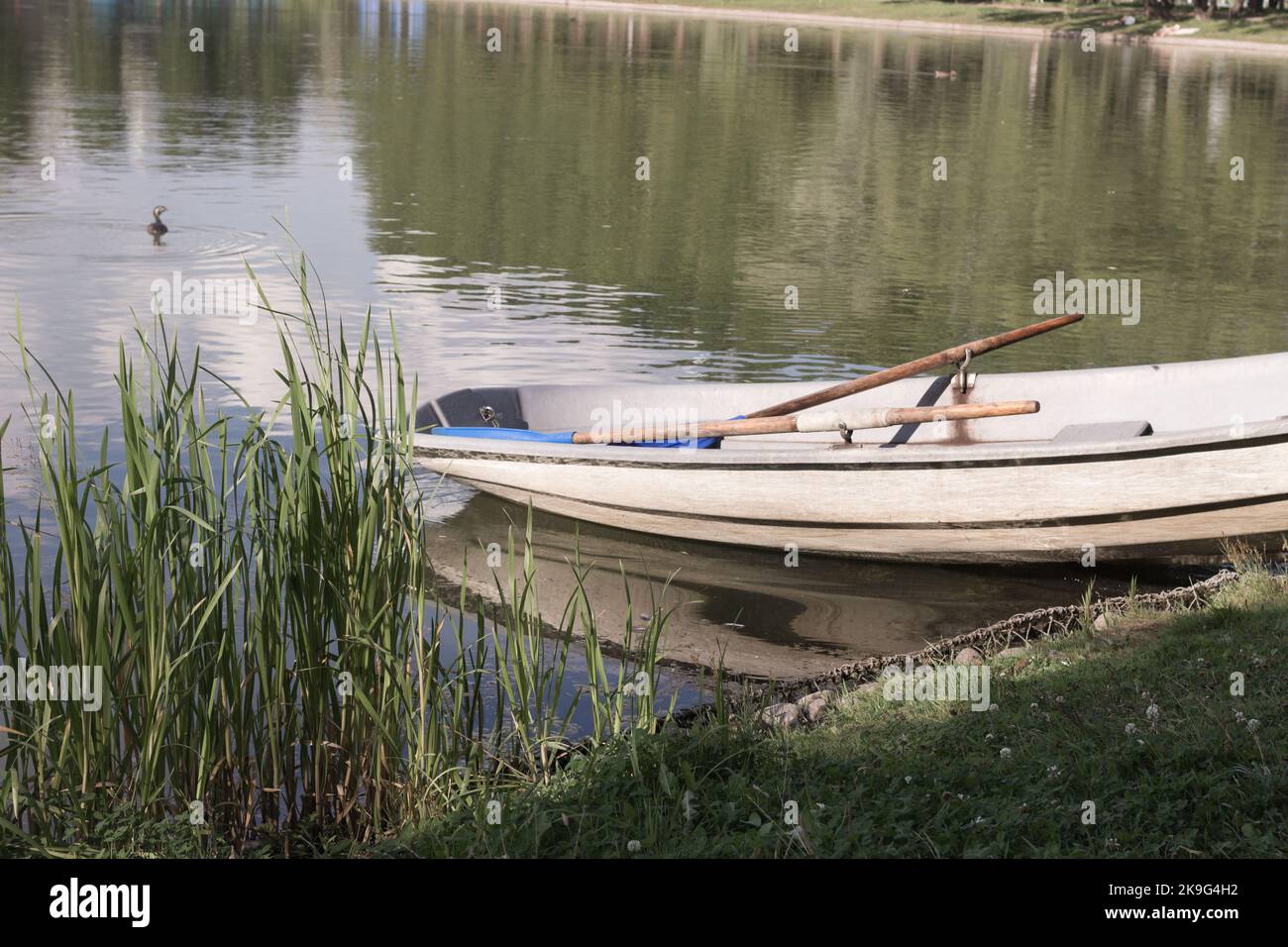 Empty boat hi-res stock photography and images - Alamy