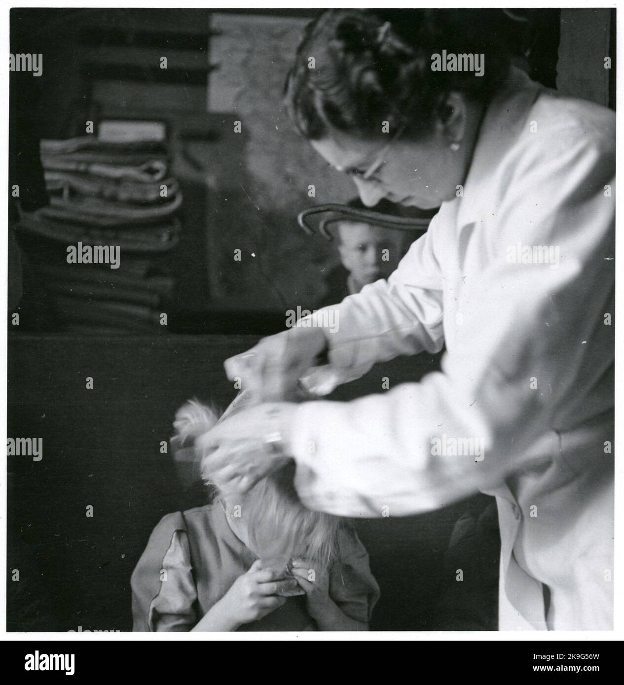 Lubrication aboard children's vacuating trains from Finland, March 1944 ...