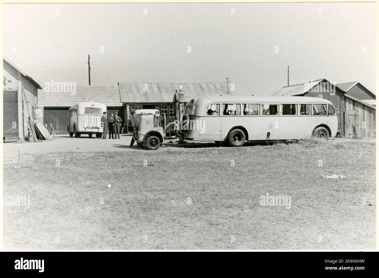 State Railways, SJ Bus 205-B with GET GET OPERATION 2579 on trailer ...