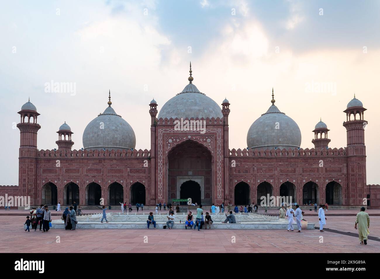 Beautiful sunset at Badshahi Mosque ,Lahore, Pakistan Stock Photo - Alamy