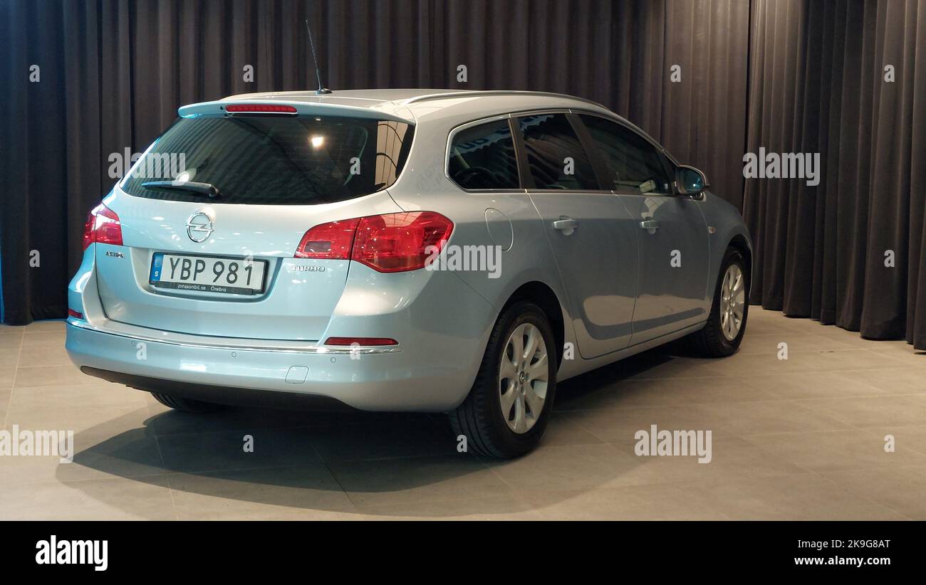 Opel Astra Sports Tourer 1.4 Turbo Ecotec 2016 car exterior view front ...