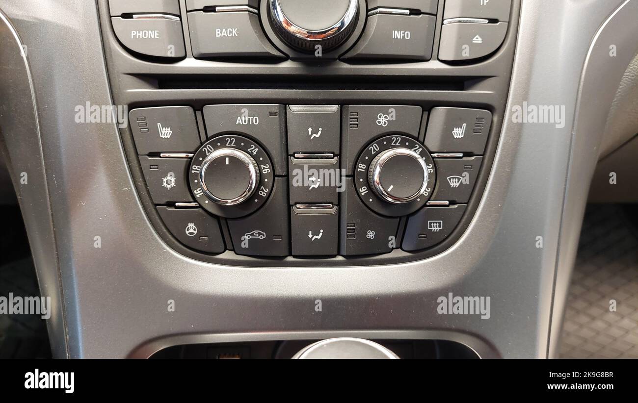 Opel Astra Sports Tourer 2016 car interior view inside cockpit ...