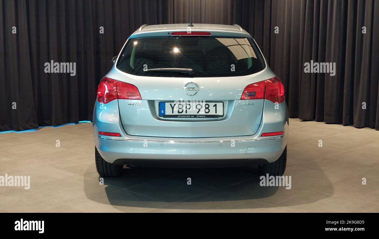 Opel Astra Sports Tourer 1.4 Turbo Ecotec 2016 car exterior view front ...