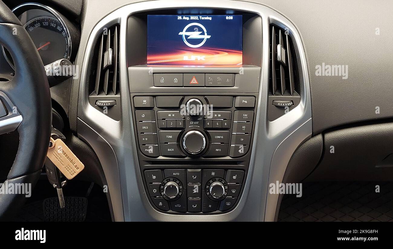 Opel Astra Sports Tourer 2016 car interior view inside cockpit ...