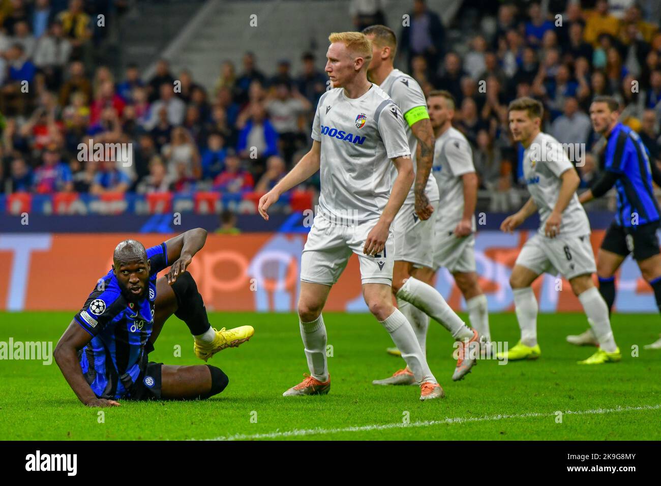 Milano, Italy. 26th, October 2022. Romelu Lukaku (90) of Inter scores ...