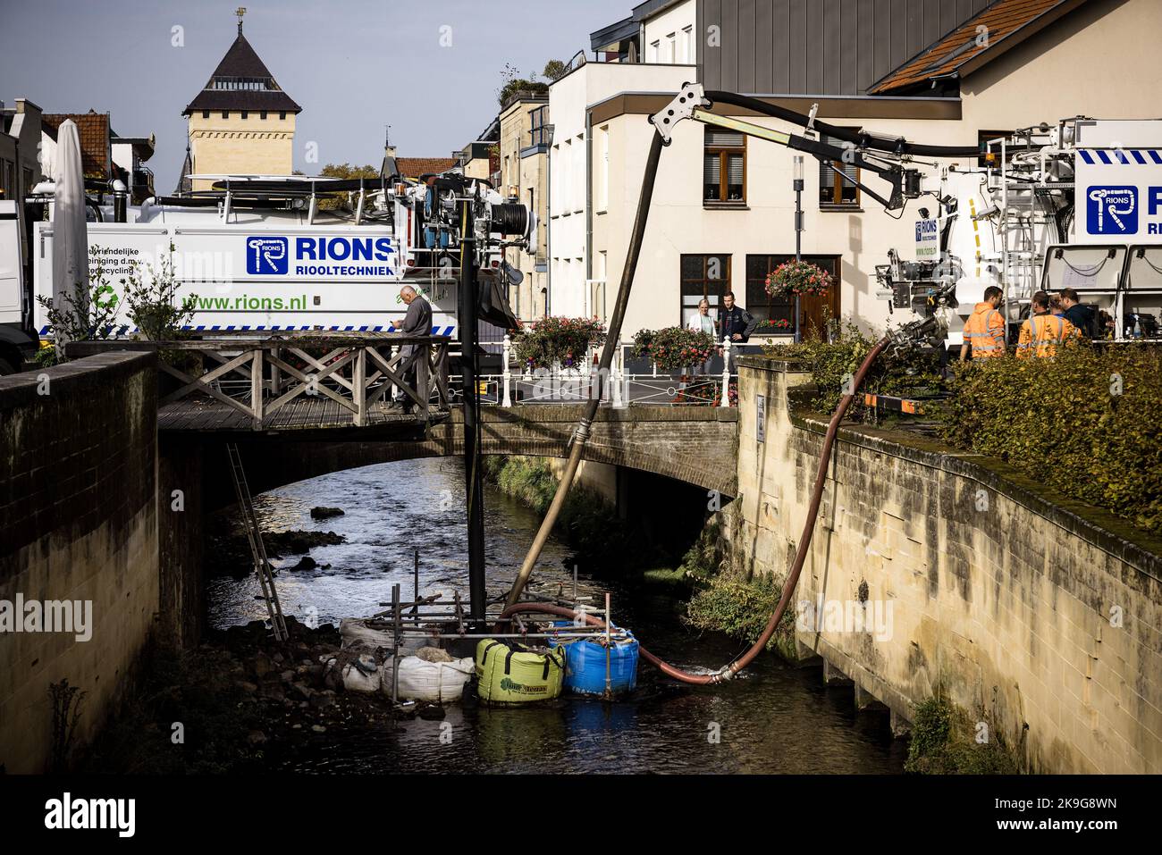 2022-10-28 11:40:53 VALKENBURG - Repair at the Klein Geul at the ...