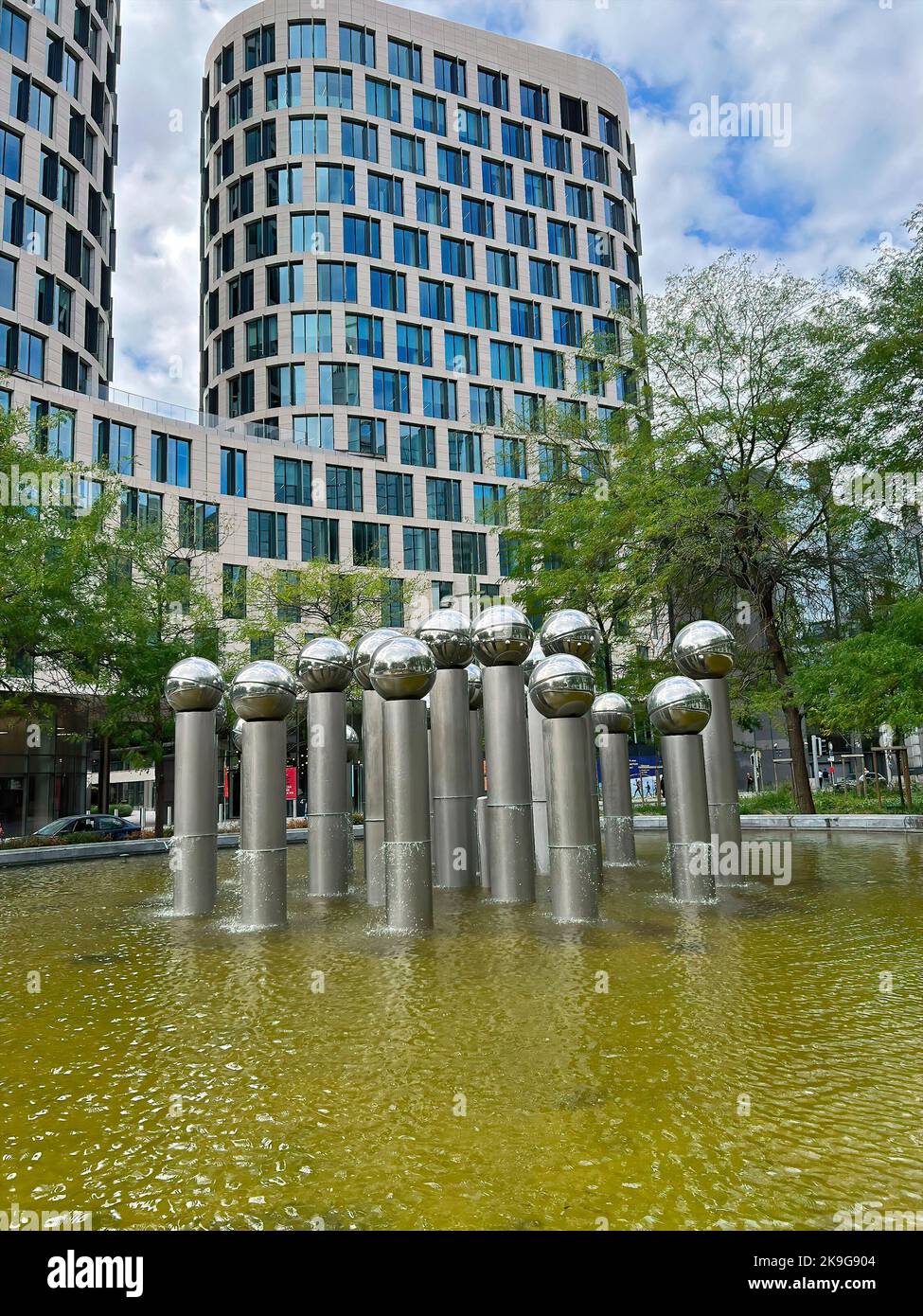 Vertical closeup on the new head-office of the Belgian Beobank ...
