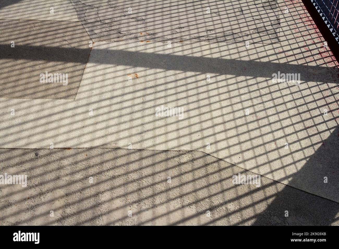 Mesh railings hi-res stock photography and images - Alamy