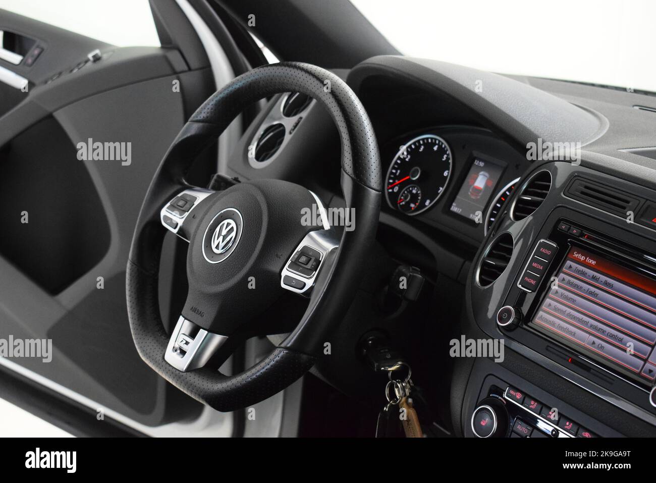 Volkswagen Tiguan 2015 1.4 TSI car exterior interior view front back ...