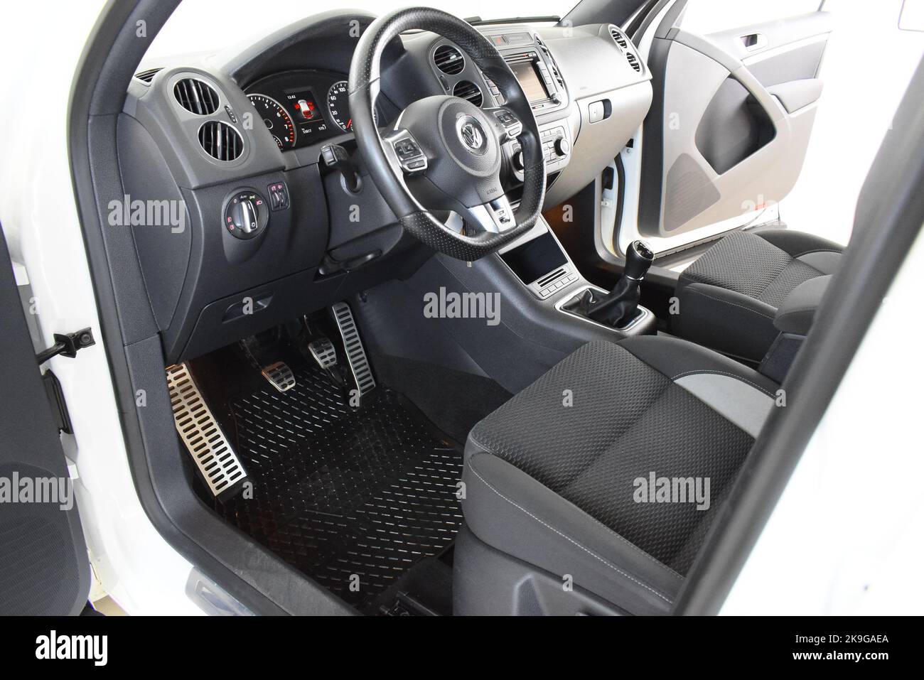 Volkswagen Tiguan 2015 1.4 TSI car exterior interior view front back ...