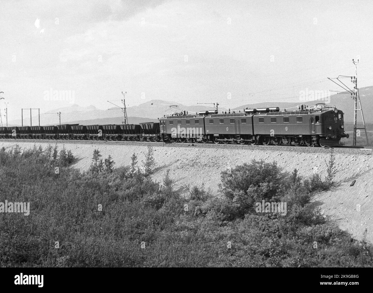 State railways, SJ DM3 with ore train Stock Photo - Alamy