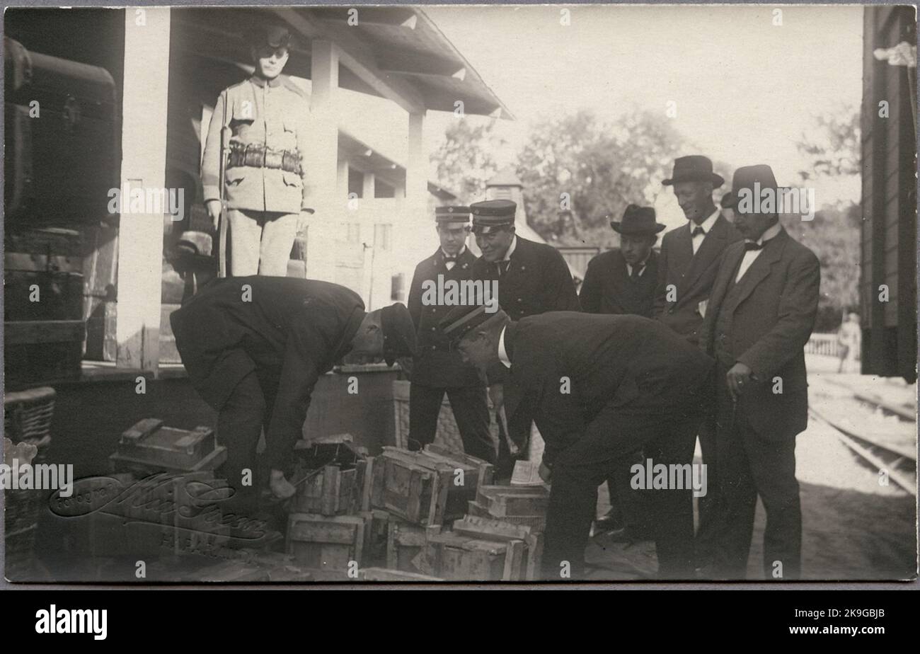 Customs officials in Haparanda investigate a broadcast silver from ...