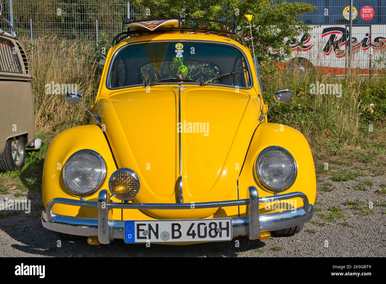 Yellow VW Beetle 1500 , produced from 1966 - 1970, front view Stock Photo - Alamy