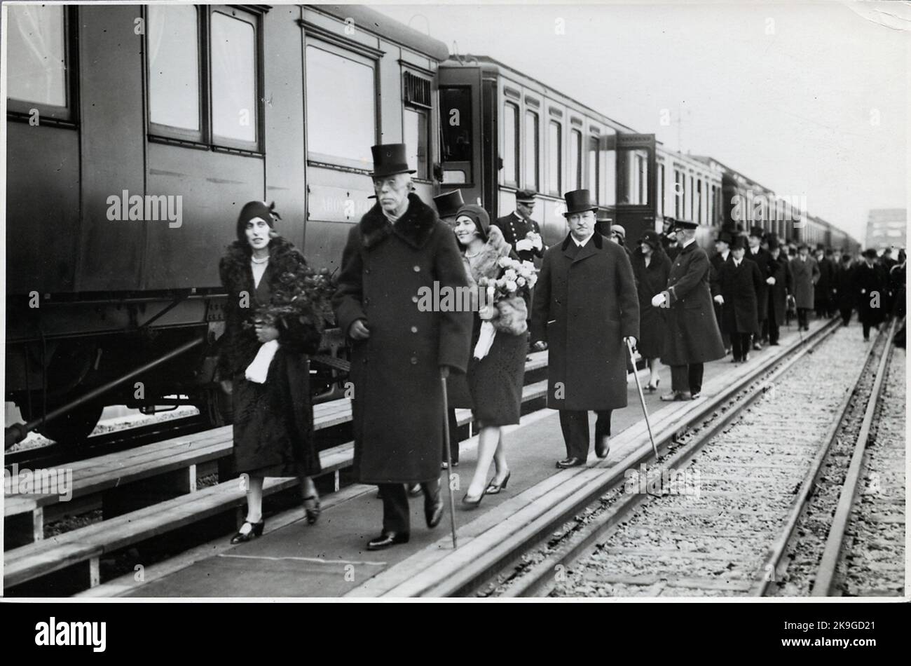 The royal leaves the inauguration train Stock Photo - Alamy