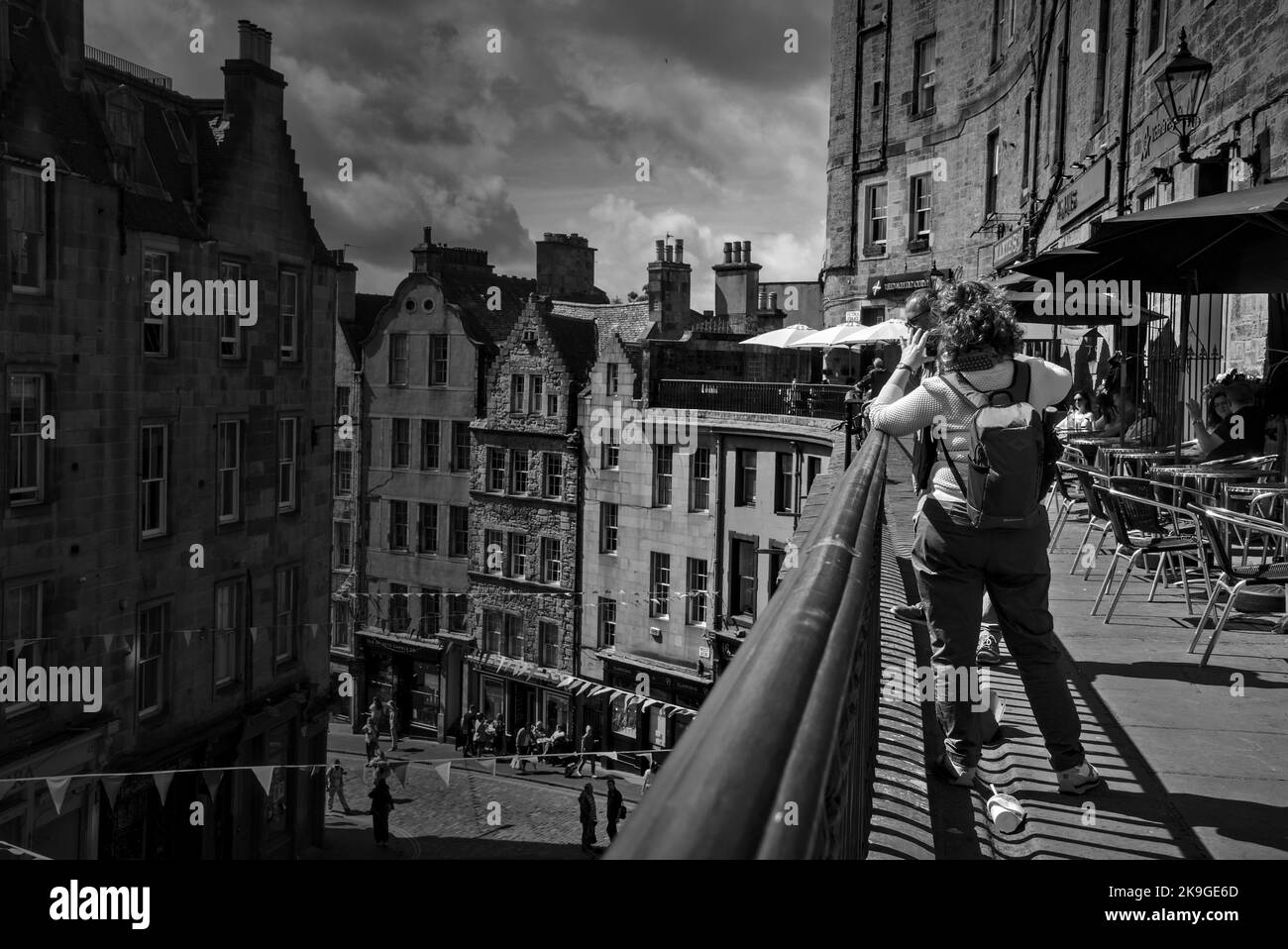 The beautiful buildings in the streets of Edinburgh seen through a ...