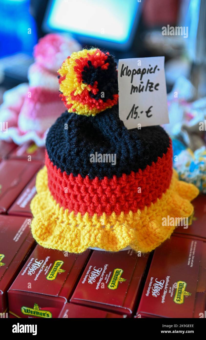 Crocheted toilet paper hi-res stock photography and images - Alamy