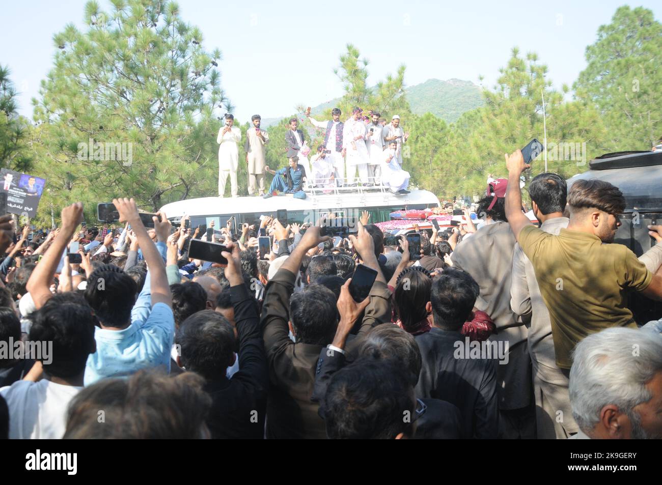 Islamabad, Capital, Pakistan. 27th Oct, 2022. Mourners gather around ...