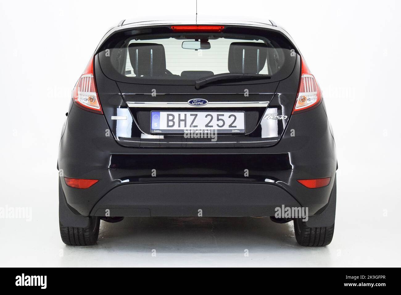 Ford Fiesta 2016 car exterior view front back side no people inside ...