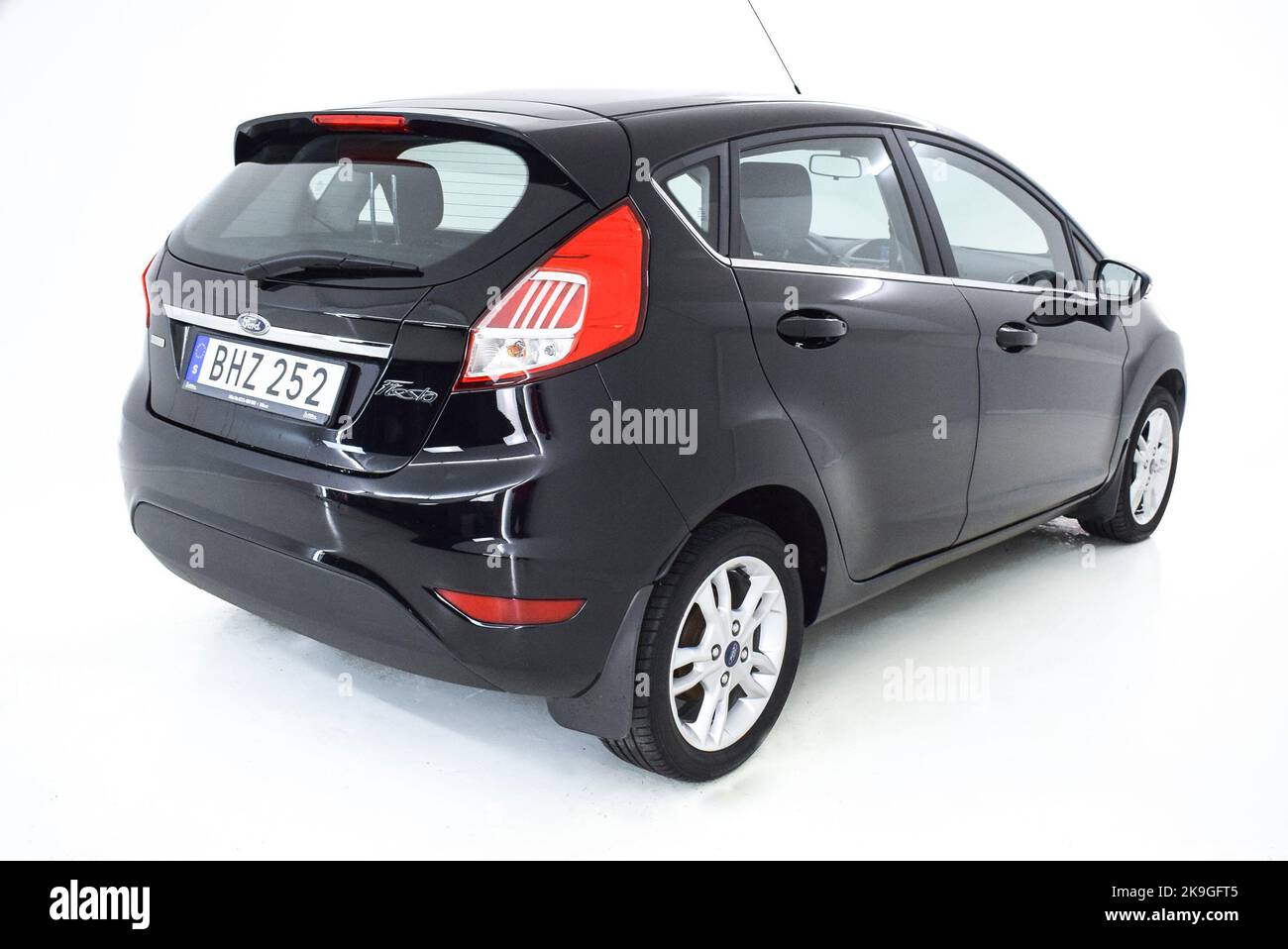 Ford Fiesta 2016 car exterior view front back side no people inside ...