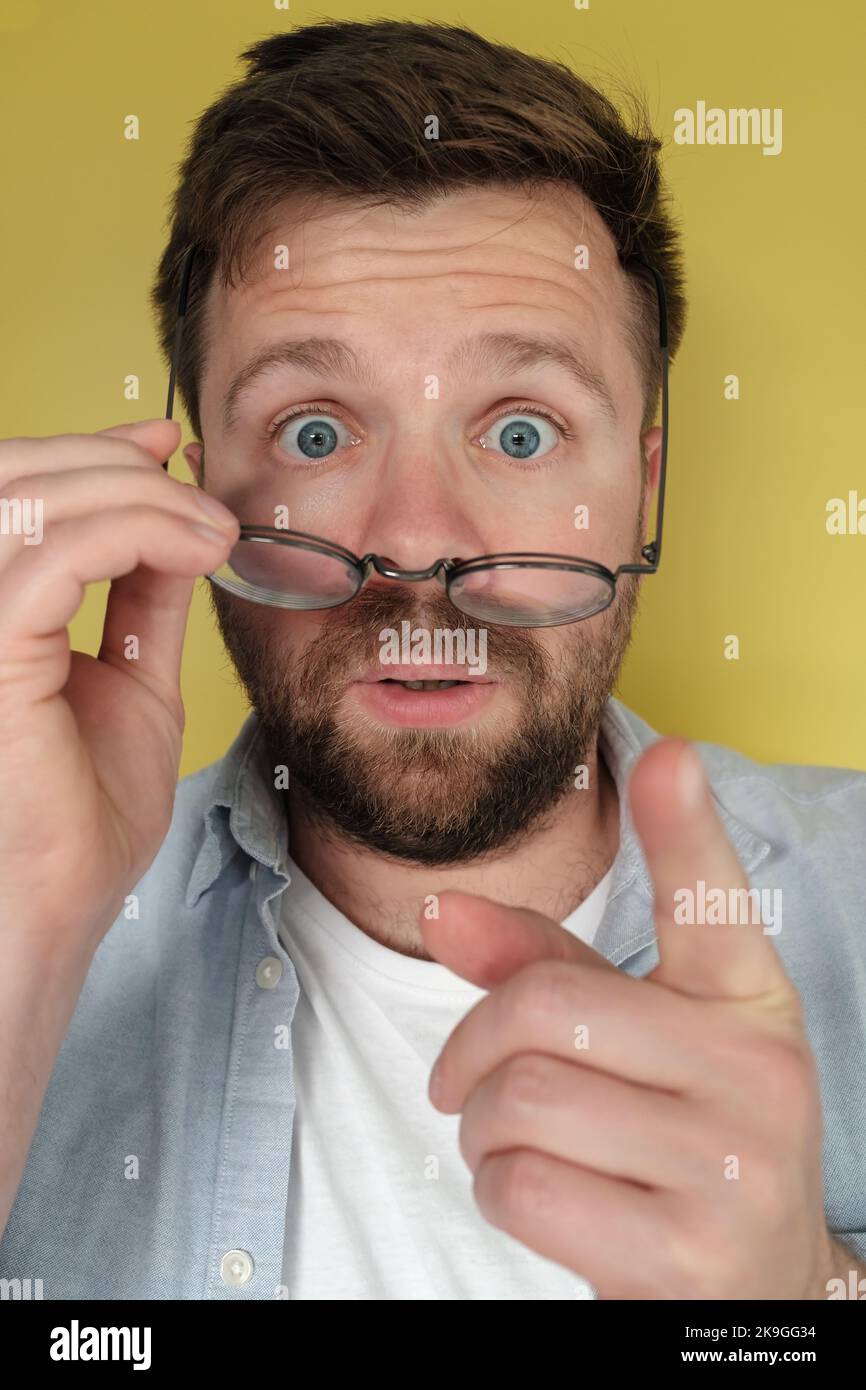 Bewildered facial expression hi-res stock photography and images - Alamy