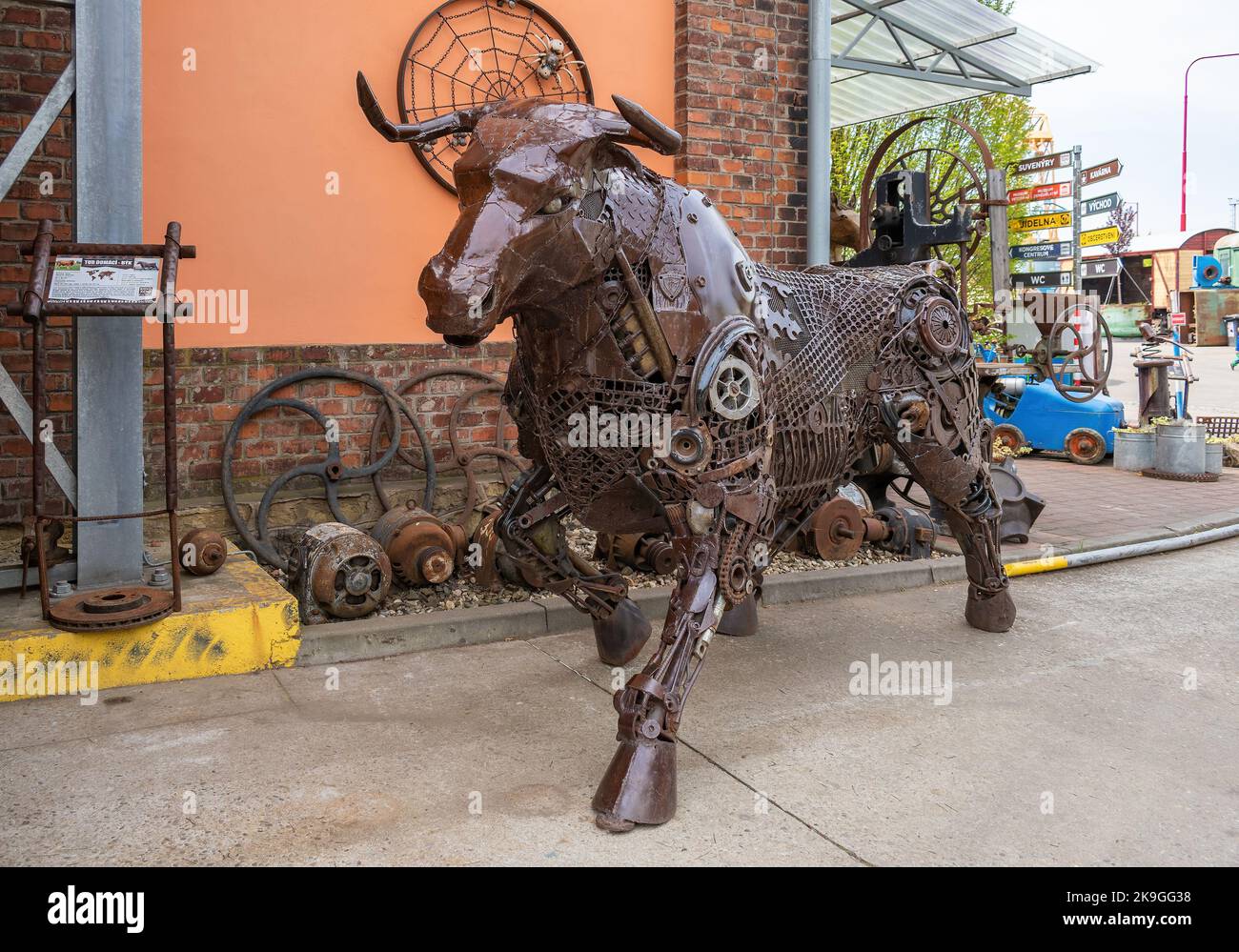 Statue made from scrap hi-res stock photography and images - Alamy