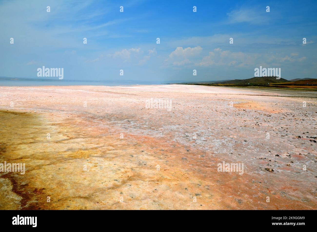 Amazing yellow and pink colouring of the "Tuz Gölü" salt lake, turkey ...