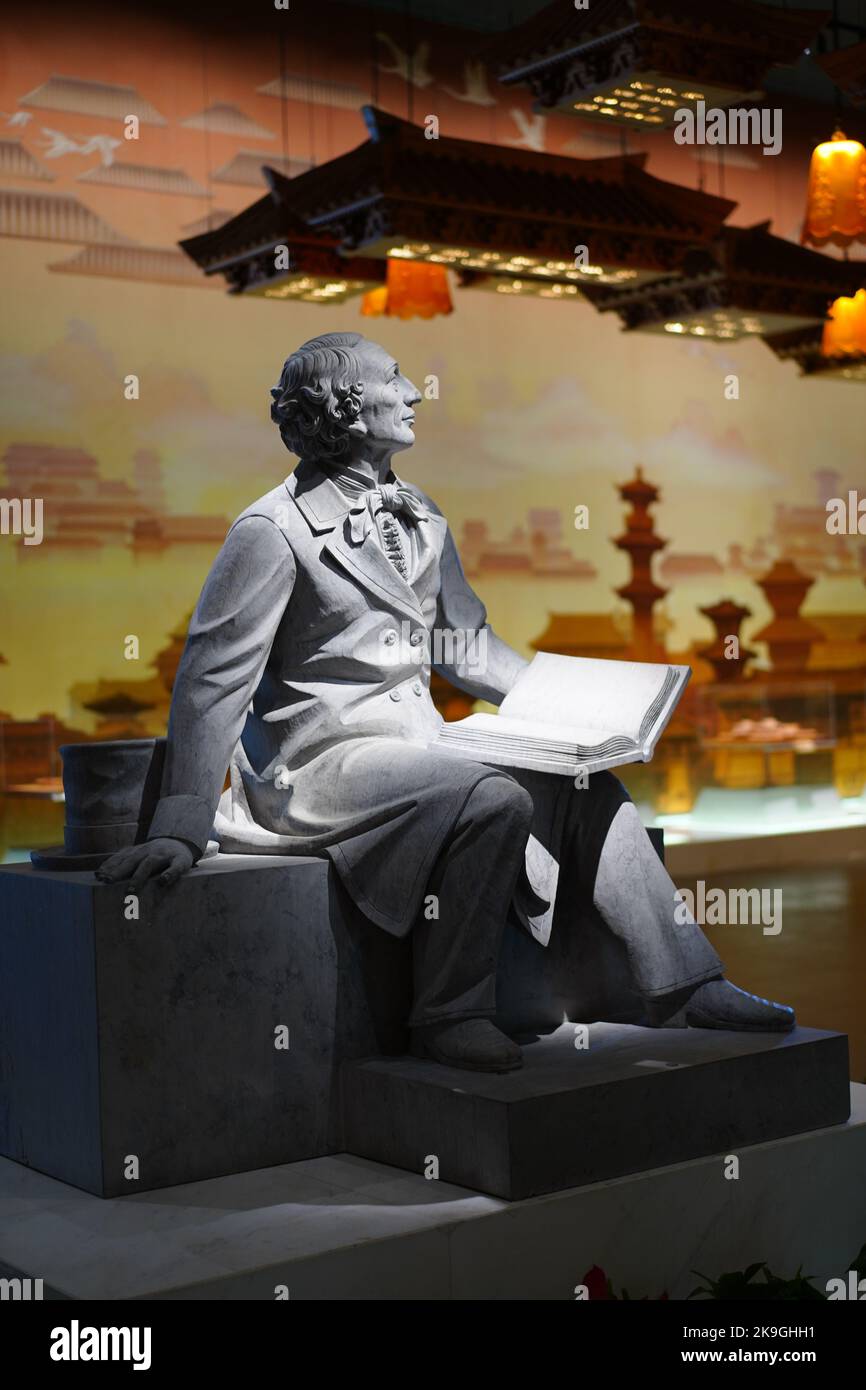 A vertical shot of a stone statue in the Porcelain Tower of Nanjing in ...
