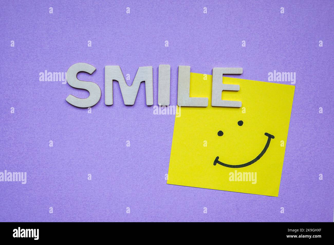 smile on the post it, feelings and emotions Stock Photo - Alamy