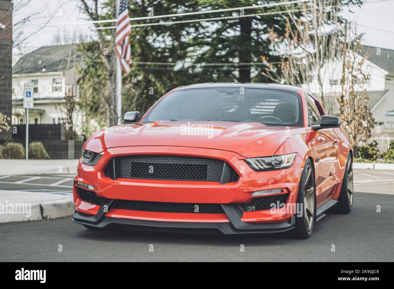 The race red Ford Mustang GT Stock Photo - Alamy