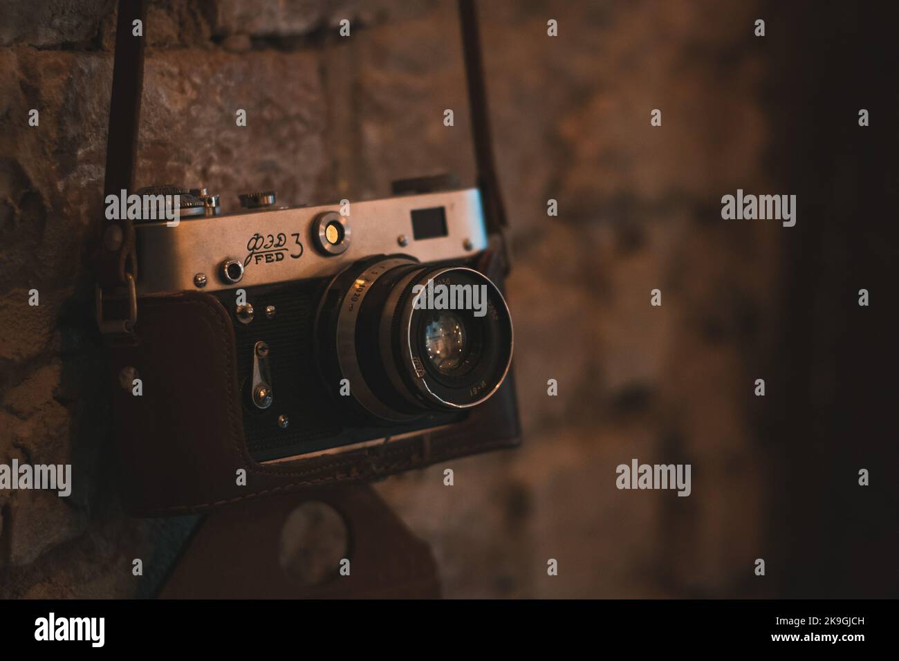 A vintage camera decoration inside a cafe bar Stock Photo - Alamy