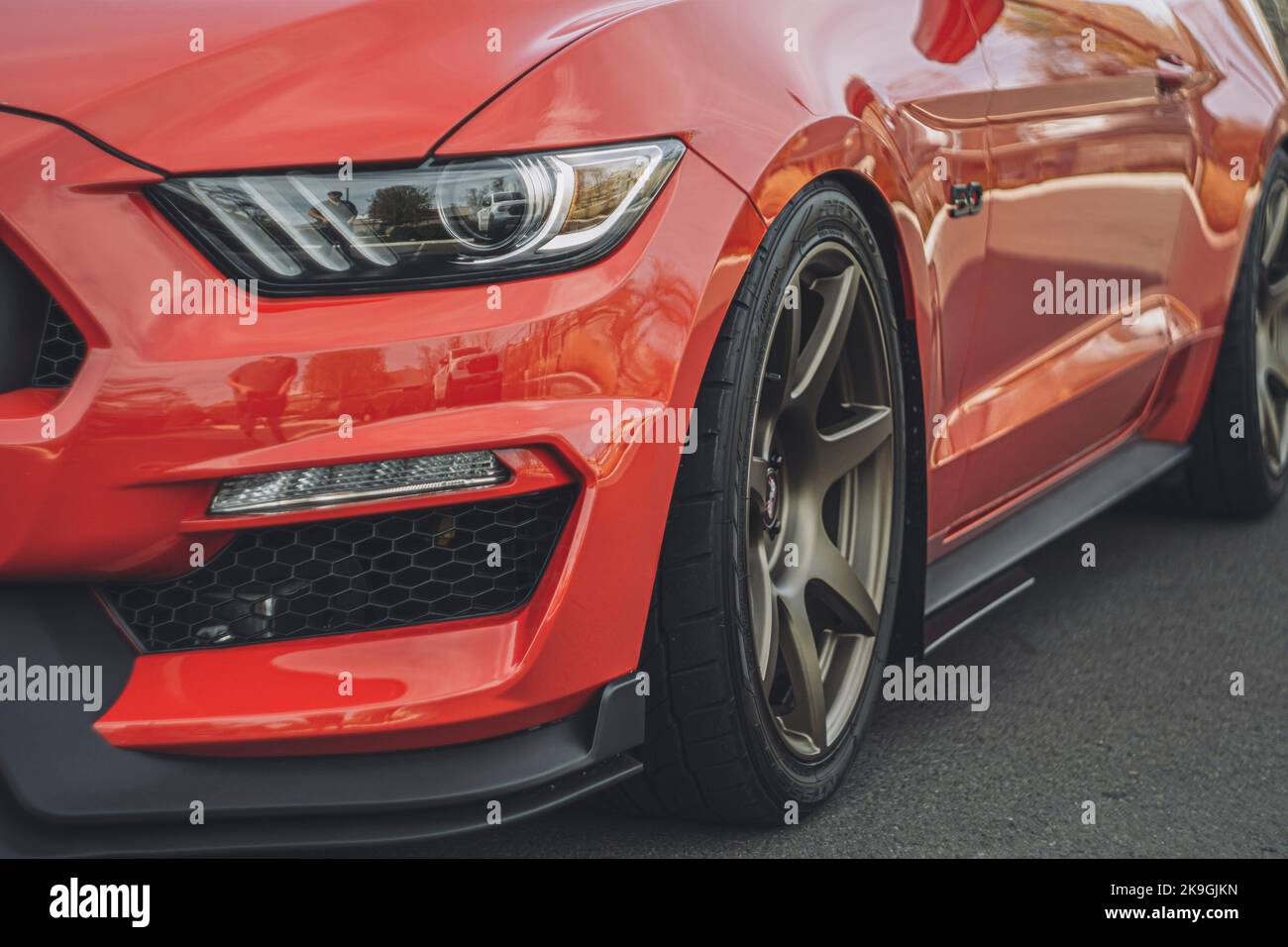 The race red Ford Mustang GT Stock Photo - Alamy