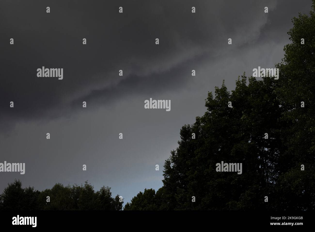 Large clouds before rain hi-res stock photography and images - Alamy