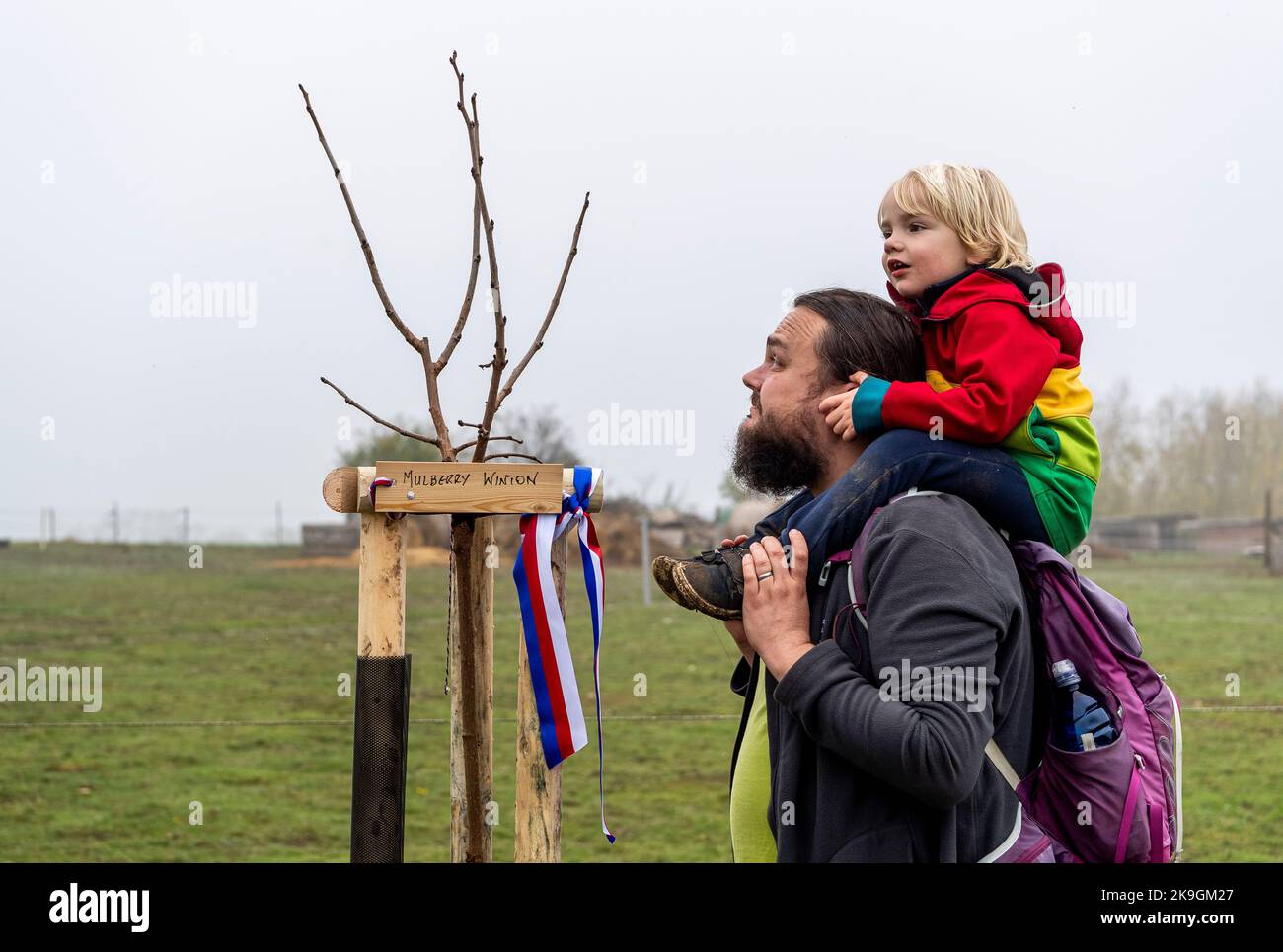 Racineves, Czech Republic. 28th Oct, 2022. Planting of trees in the ...