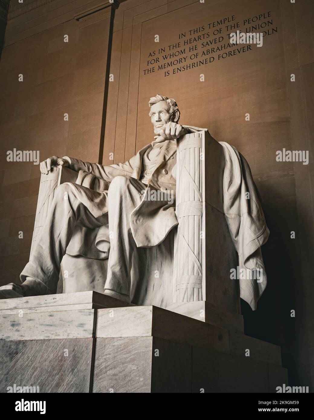 The Lincoln Memorial in Washington D.C. with a proud statue of Abraham ...