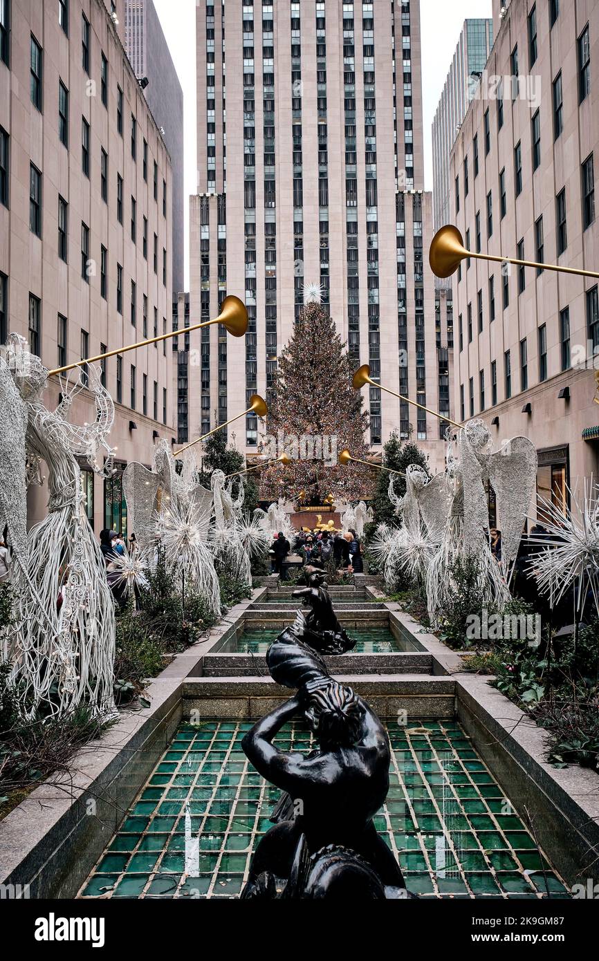 Rockefeller center ornaments hi-res stock photography and images - Alamy