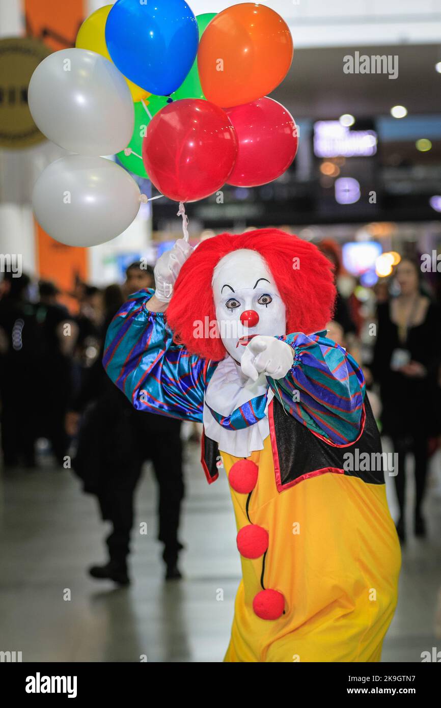 London, UK. 28th Oct, 2022. A scary clown in time for Halloween ...