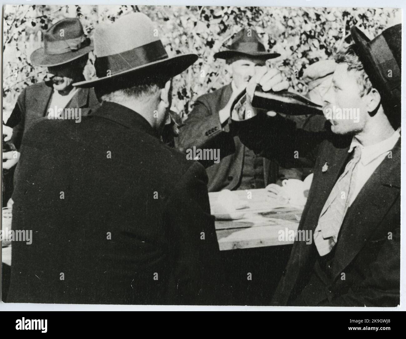 Track building inlandsbanan.Text on the back: "Long David", "they are ...