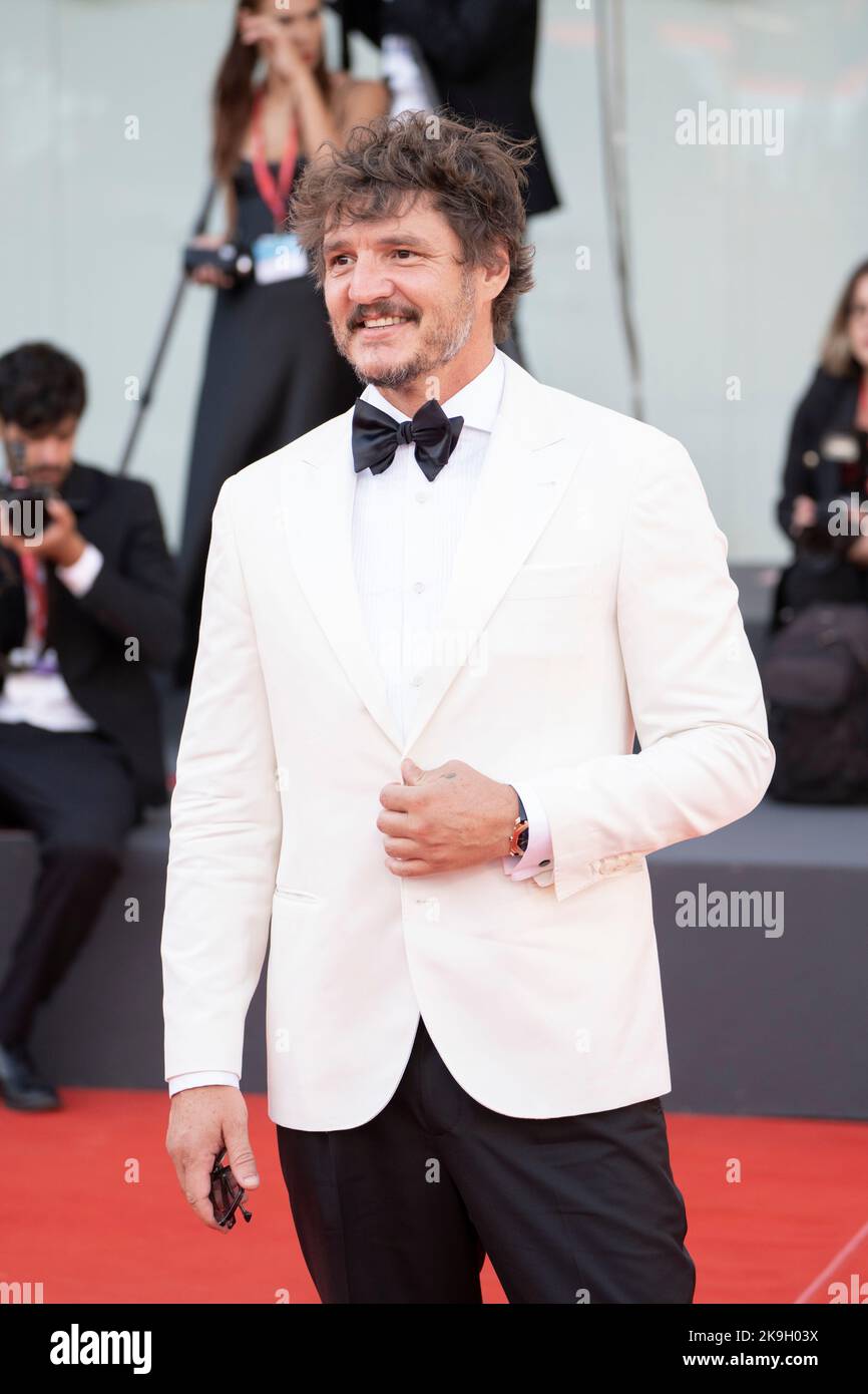 Pedro pascal smile hi-res stock photography and images - Alamy