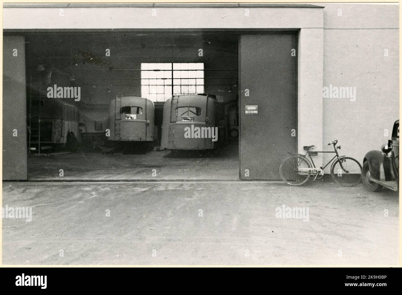 Bus with registration number M11039 in Bussgarage Stock Photo - Alamy