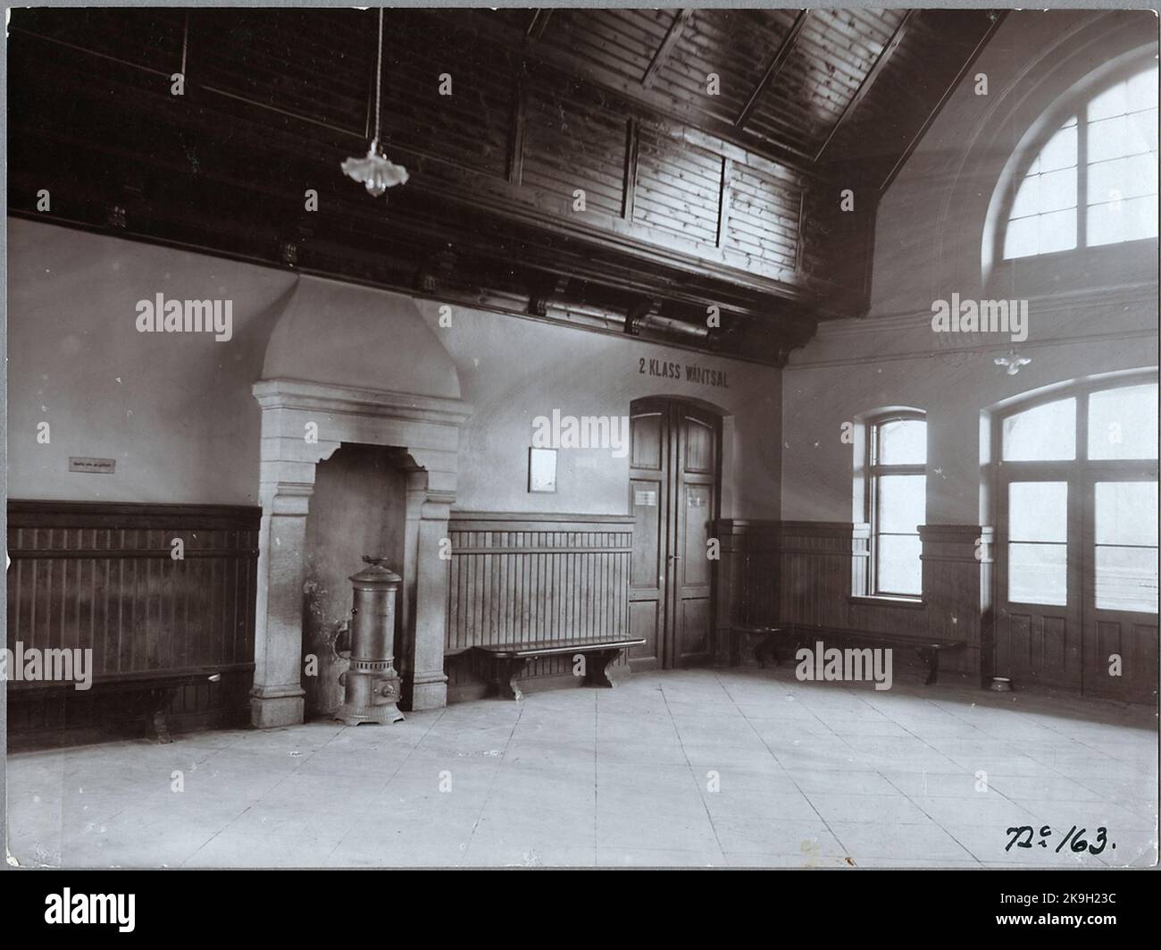Second class waiting room in Kumla Stock Photo - Alamy