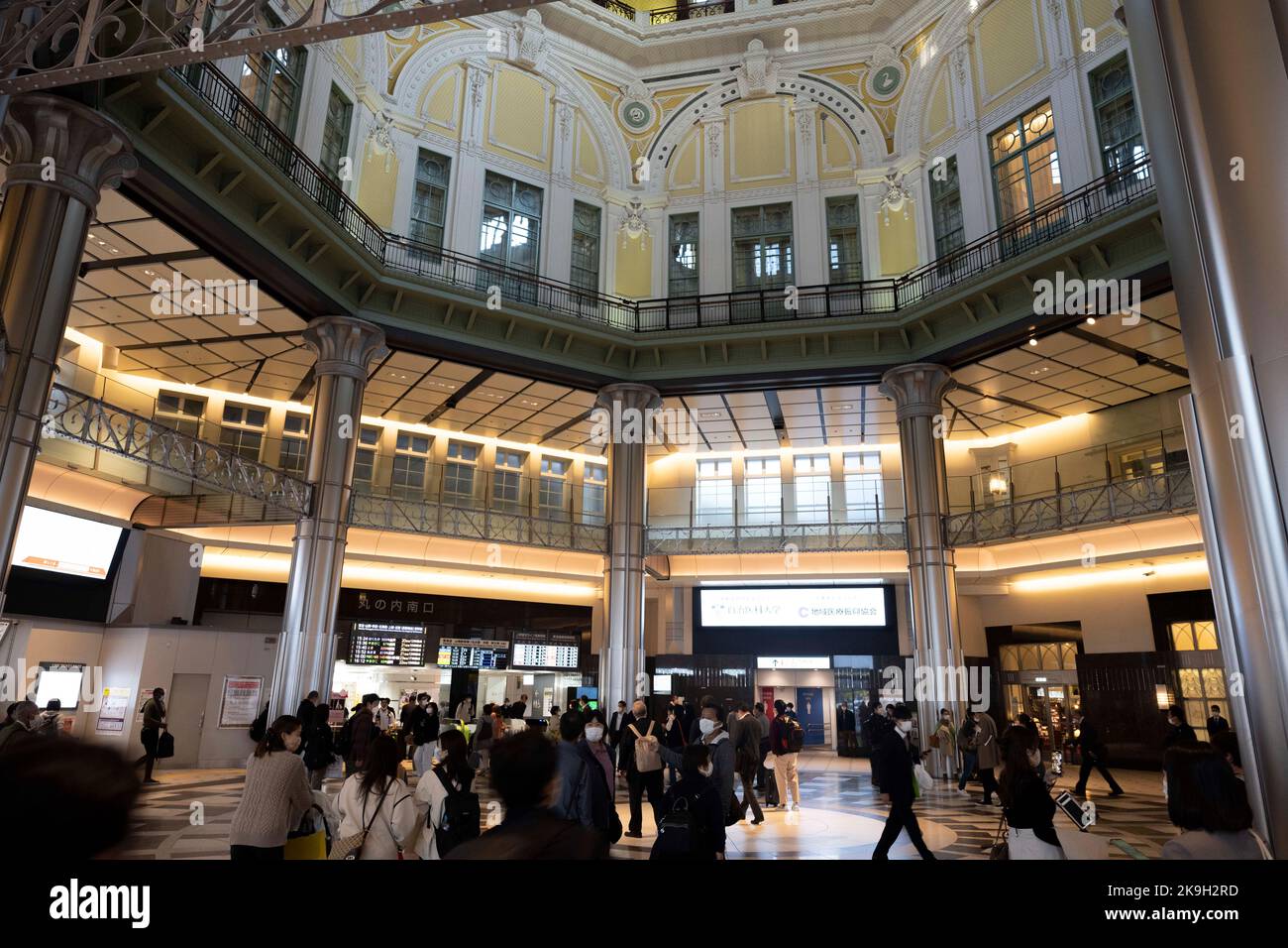 Tokyo, Japan. 28th Oct, 2022. The JR lines at Tokyo Station, the major ...