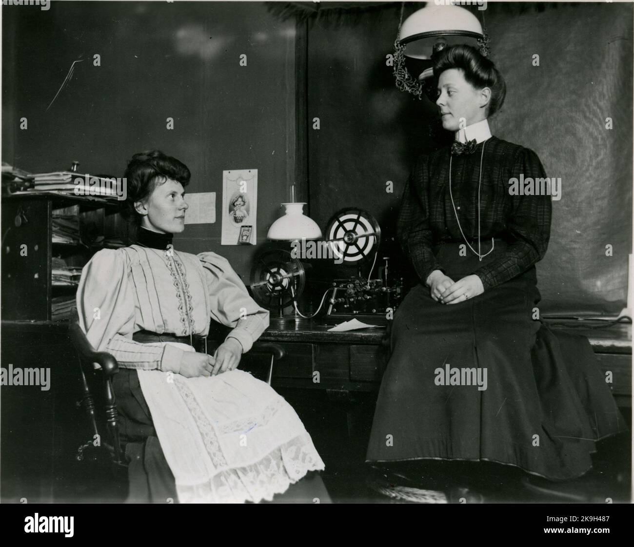 Telegraph apparatus hi-res stock photography and images - Alamy