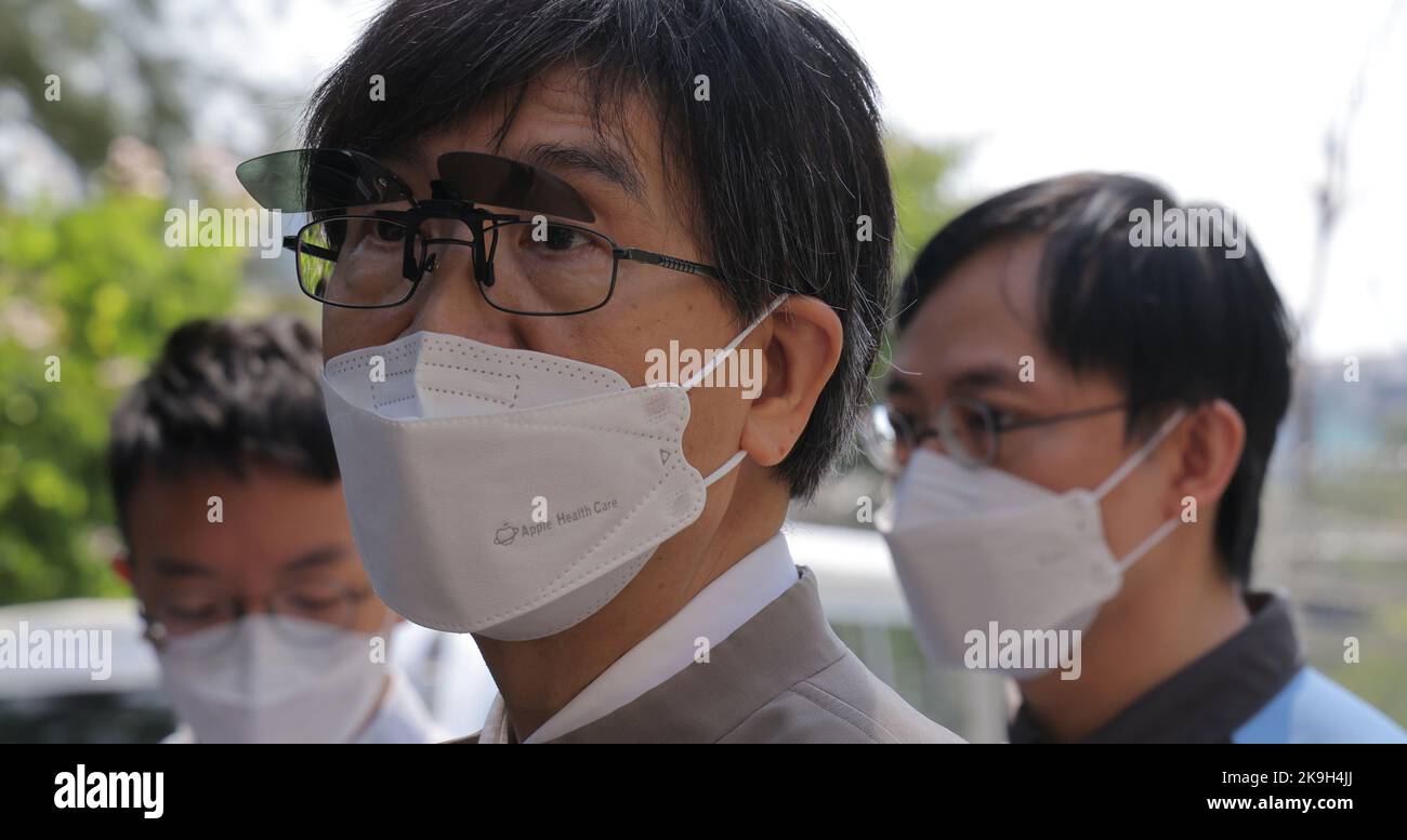 Professor Yuen Kwok-yung, University of Hong Kong and meet the media ...