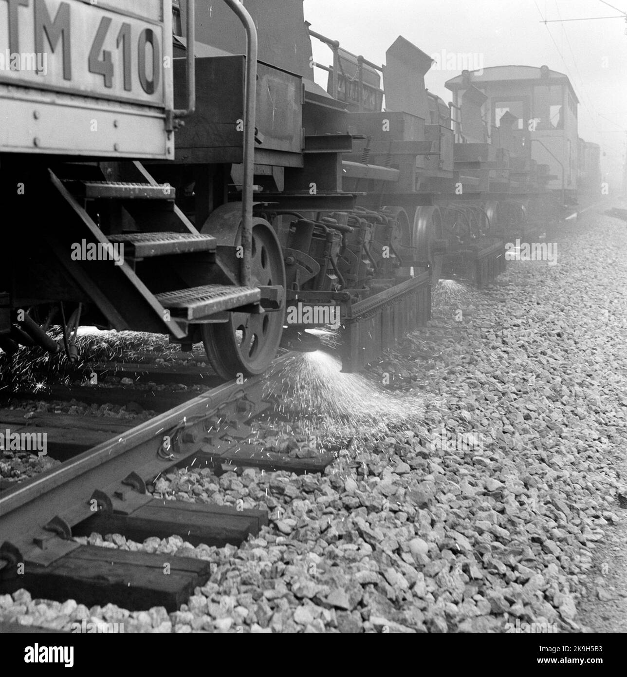 Rail grinding unit. Grinding trains Stock Photo - Alamy