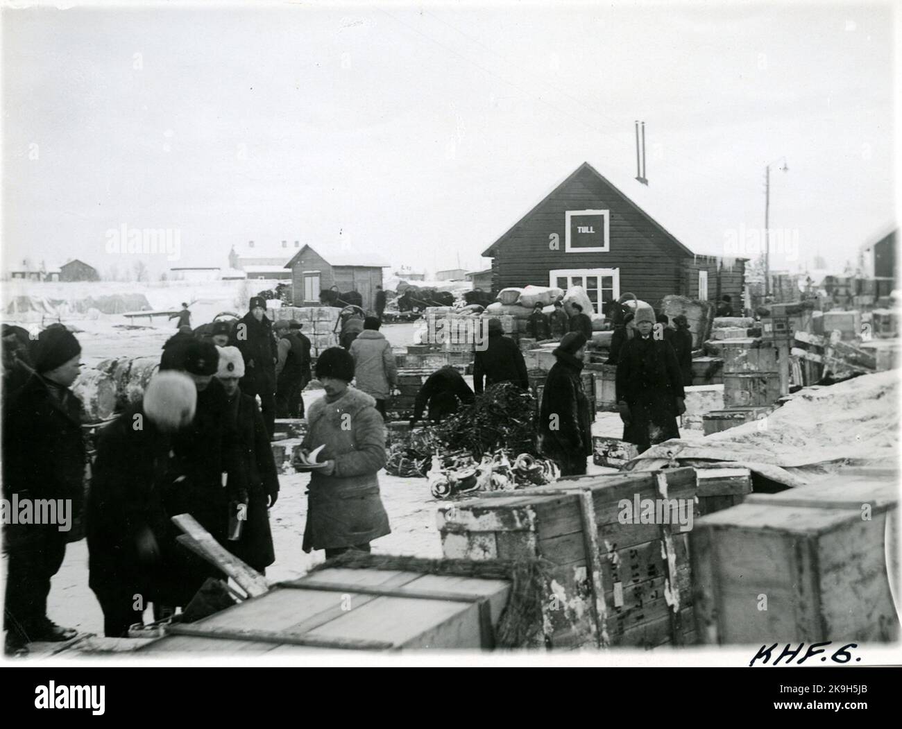 Railway station during wartime hi-res stock photography and images - Alamy