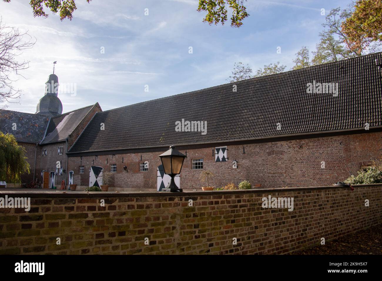 castle Bergerhausen mit castle park Stock Photo - Alamy