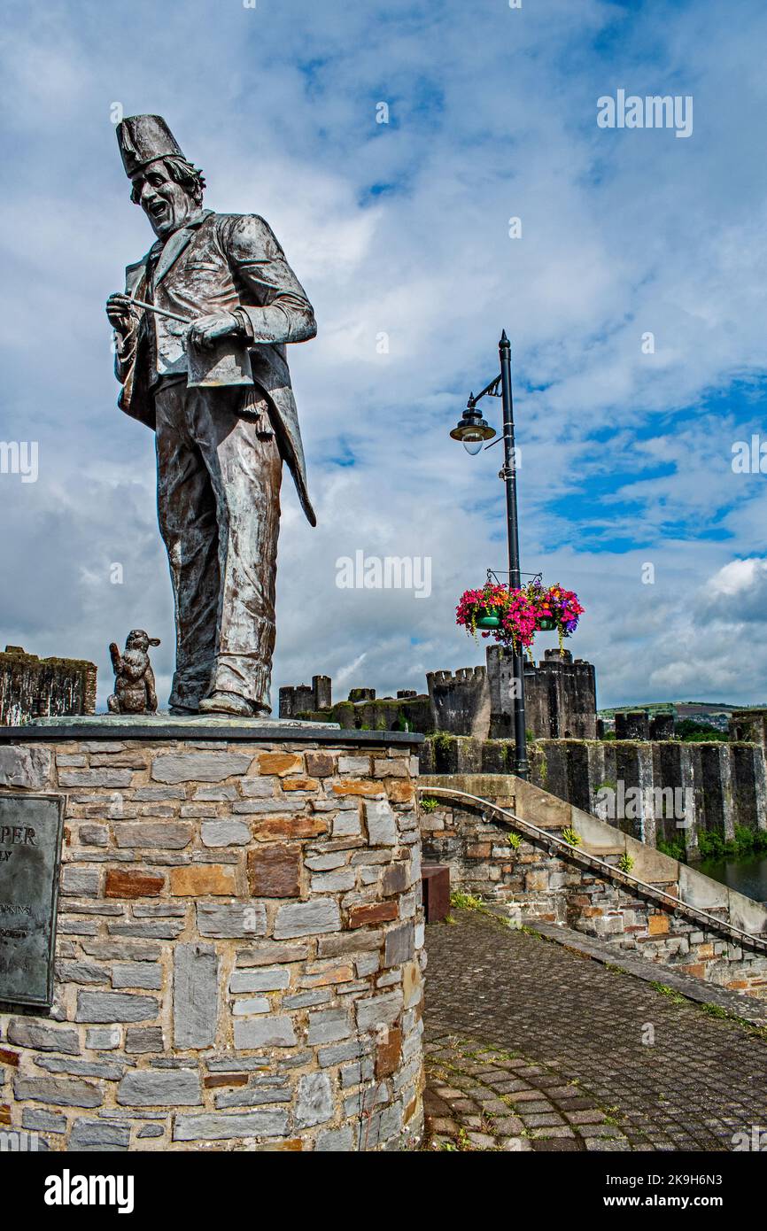 Statue of a cooper hi-res stock photography and images - Alamy