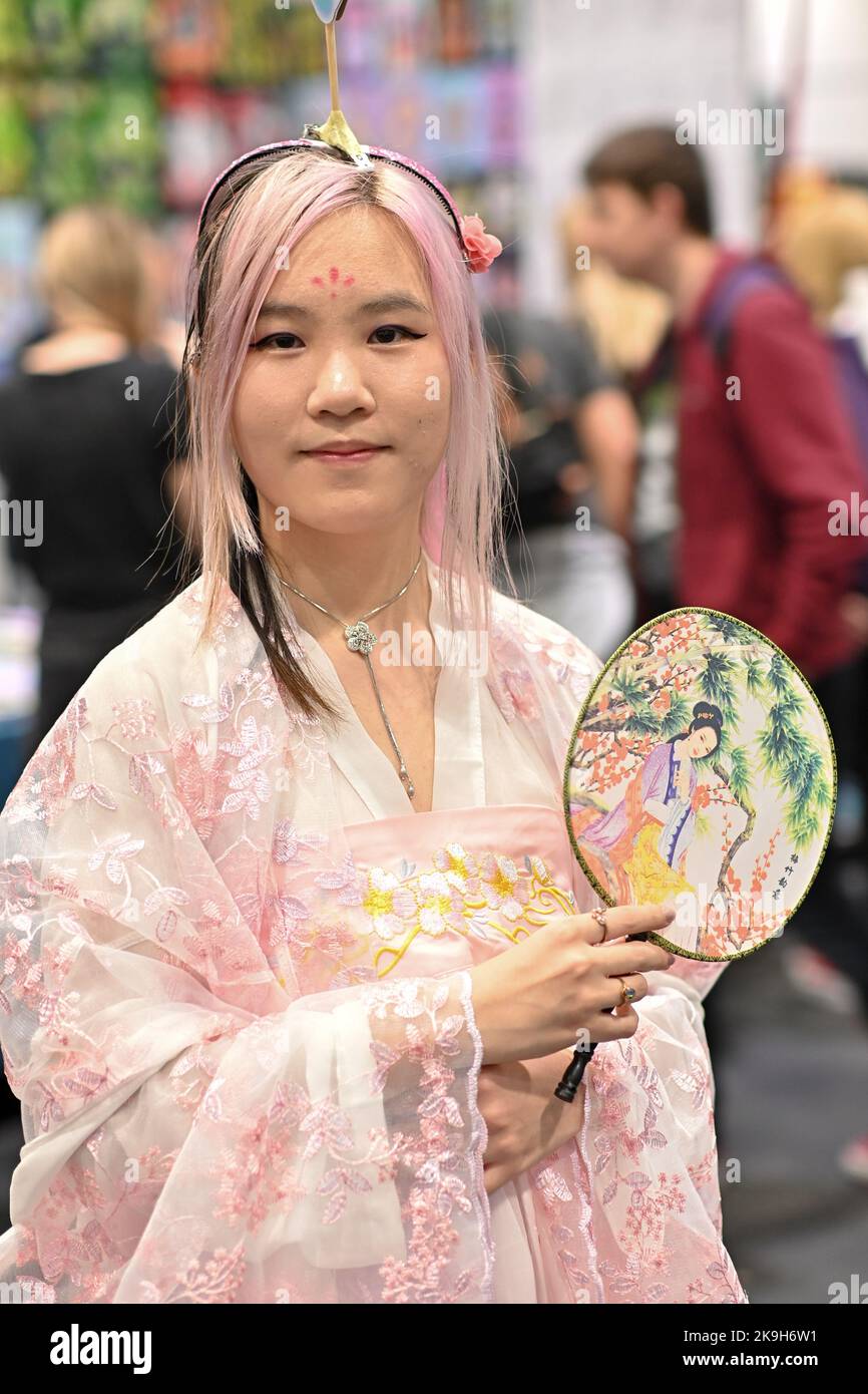 London, UK. 28th October 2022. A Chinese girl dress in Hanfu costumes ...